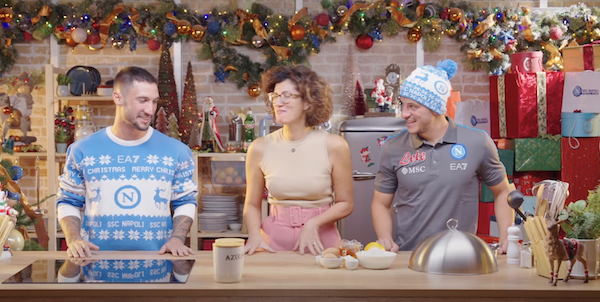 Napoli Christmas Cook-off, Politano e Demme preparano gli struffoli ...