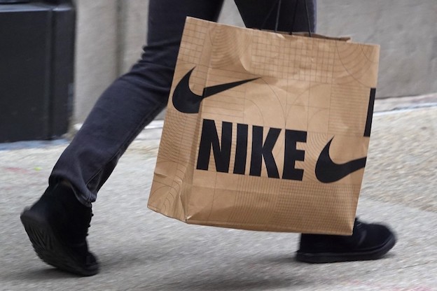 Proteste per la nuova testimonial della Nike, è trans - ilNapolista